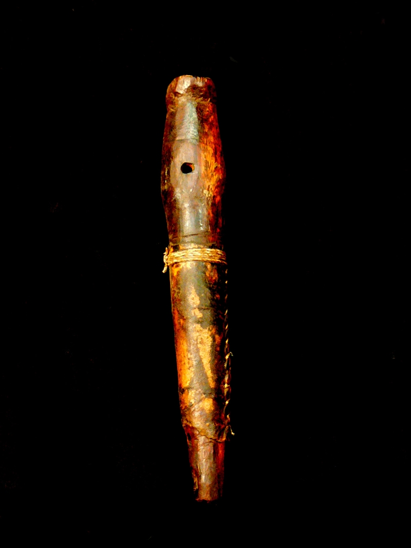 Dogon hunter whistle (1358) - Used objects, pulleys, boxes, loom, awale