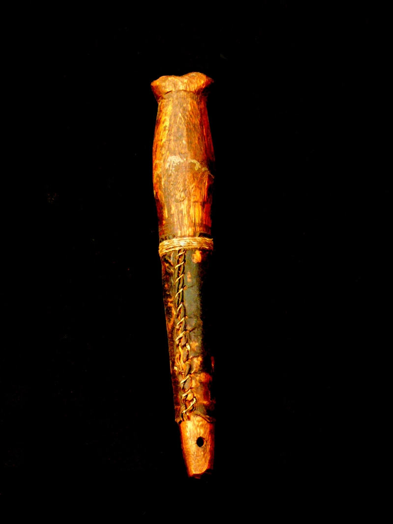 Dogon hunter whistle (1358) - Used objects, pulleys, boxes, loom, awale