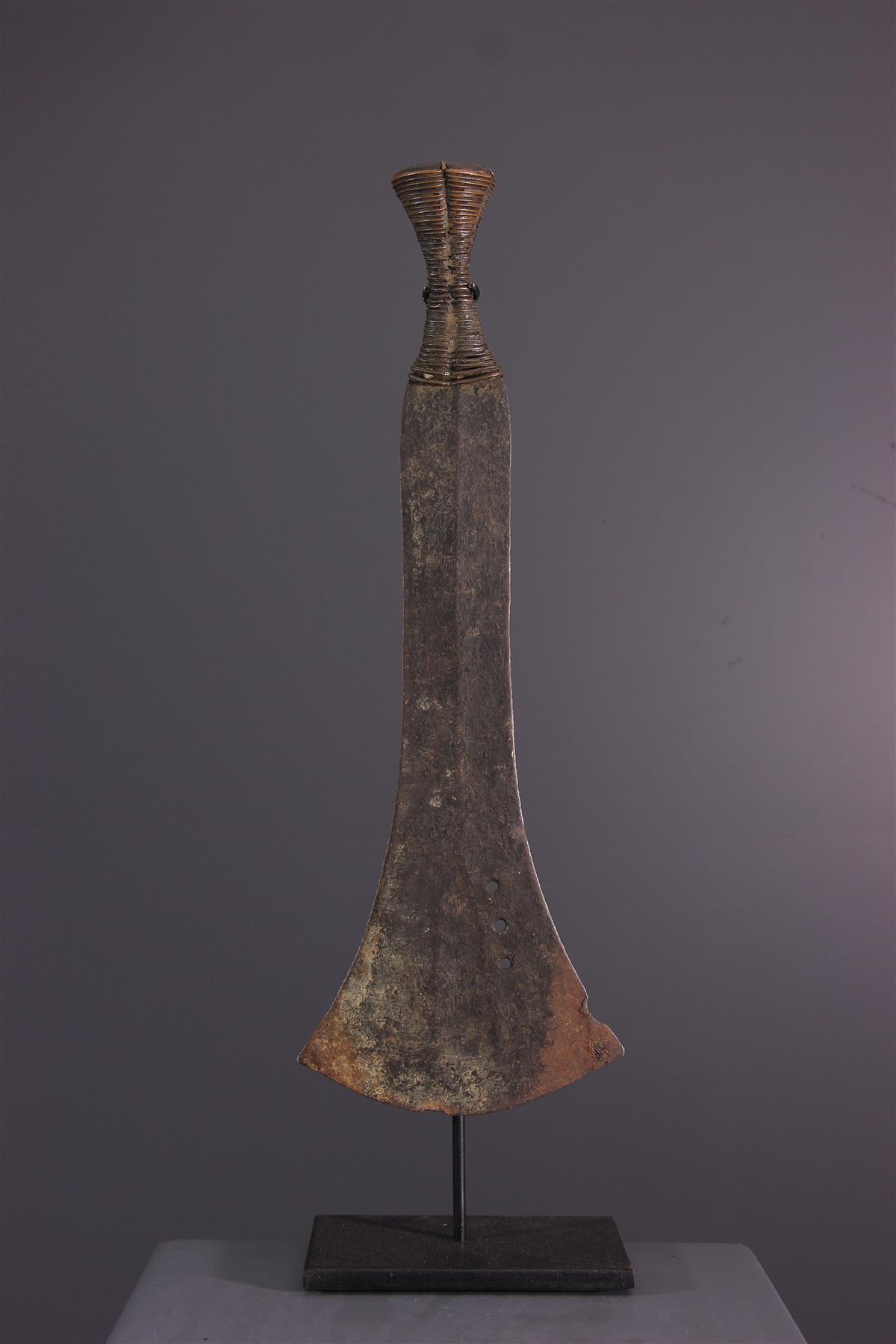 Epee Ekonda (17210) - Objets usels, poulies,boîtes, métier à tisser,awale