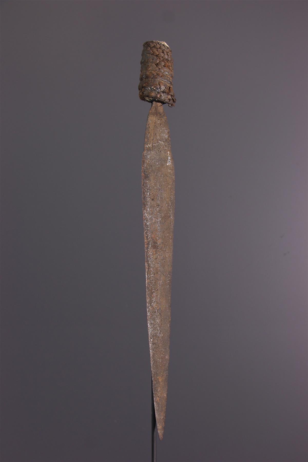 Epée Ngombe (17505) - Objets usels, poulies,boîtes, métier à tisser,awale