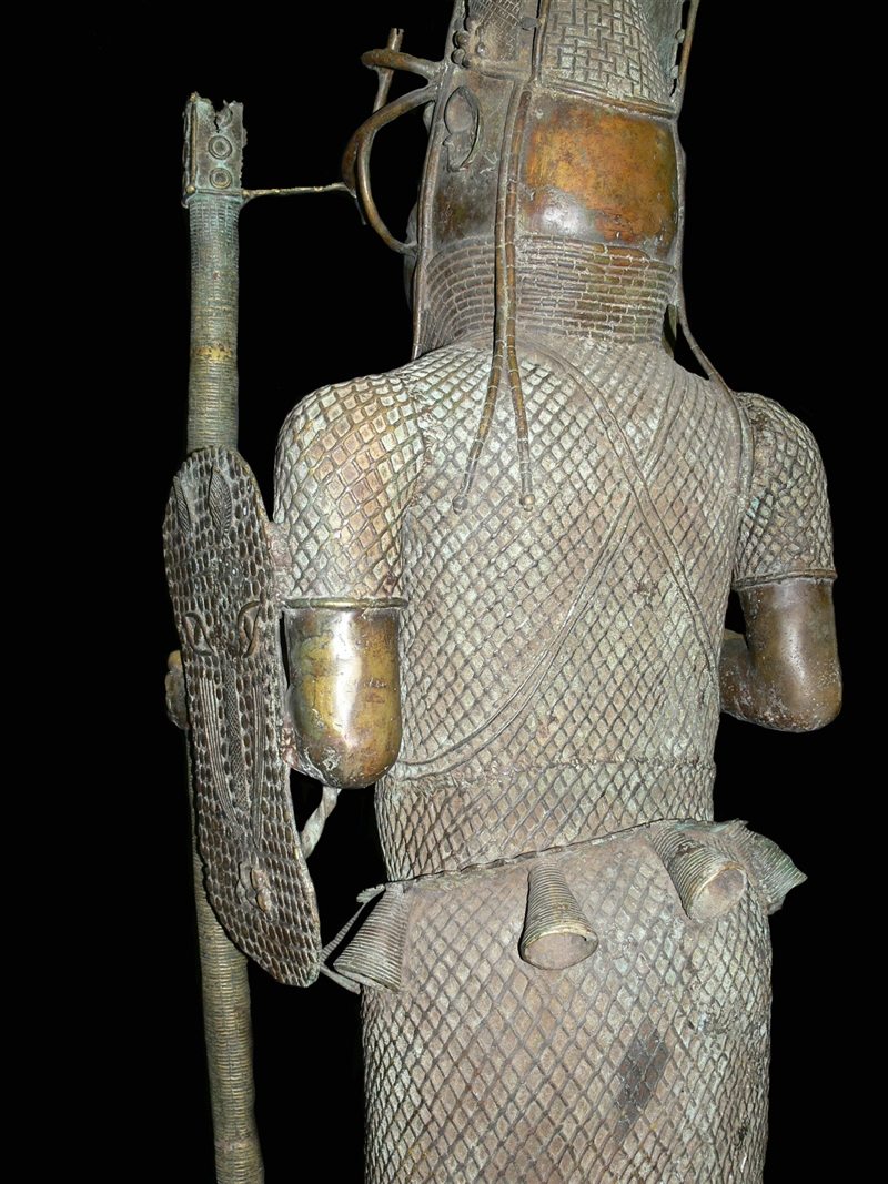 Oba en tenue de guerre Bini Edo (2196) - Bronze africain Bénin
