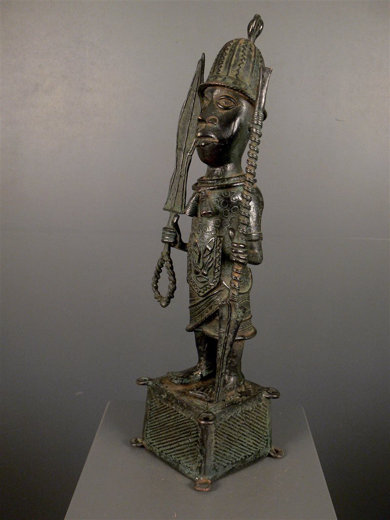 Statue Benin Oba en tenue de guerre (3963) - Bronze africain