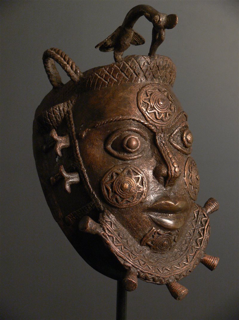 Tikar Bronze mask (3965) - Bronze, leopard, messenger, warrior, statue ...