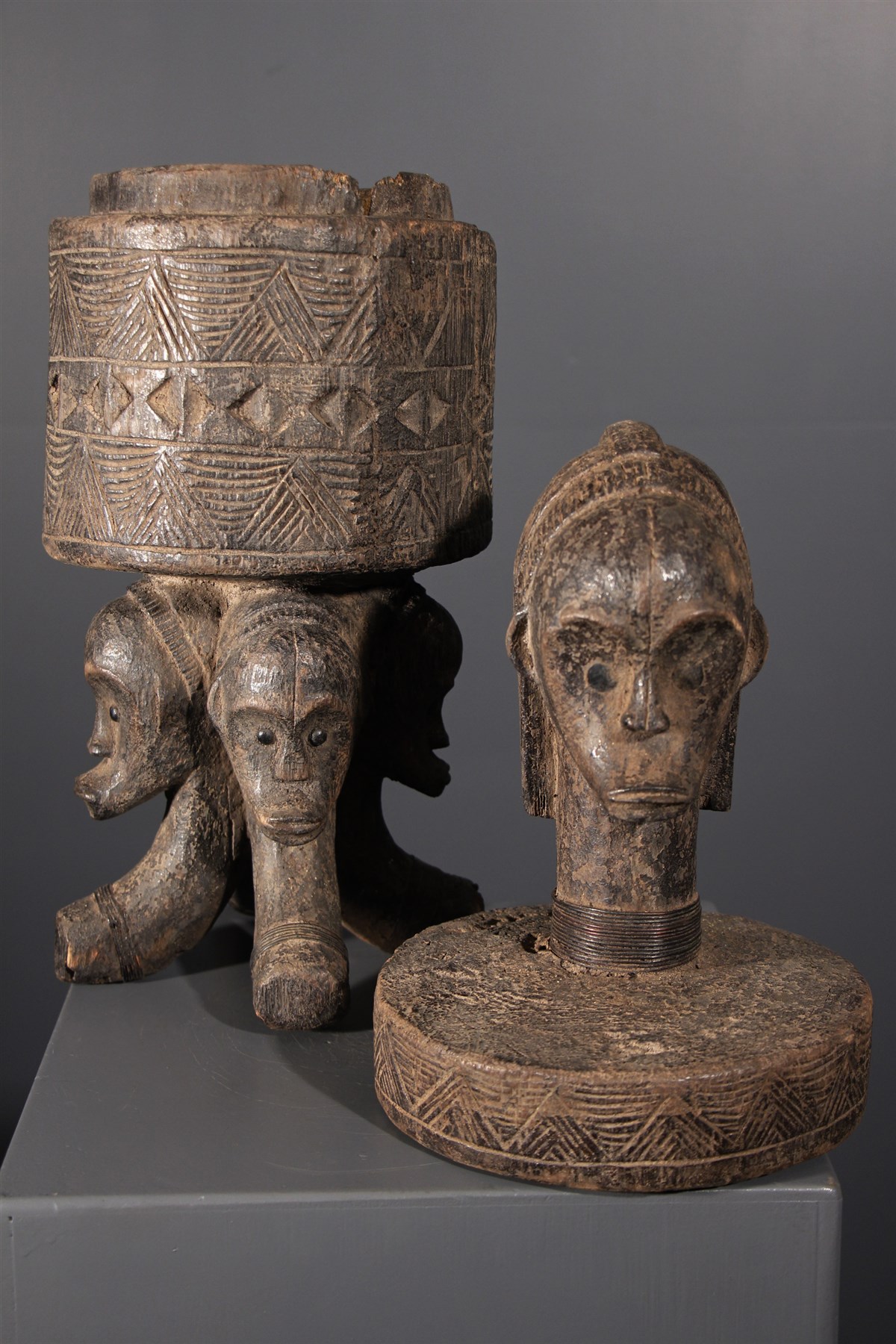 Gardien de reliquaire Byeri Fang Betsi avec sa boîte à ossement (6633)