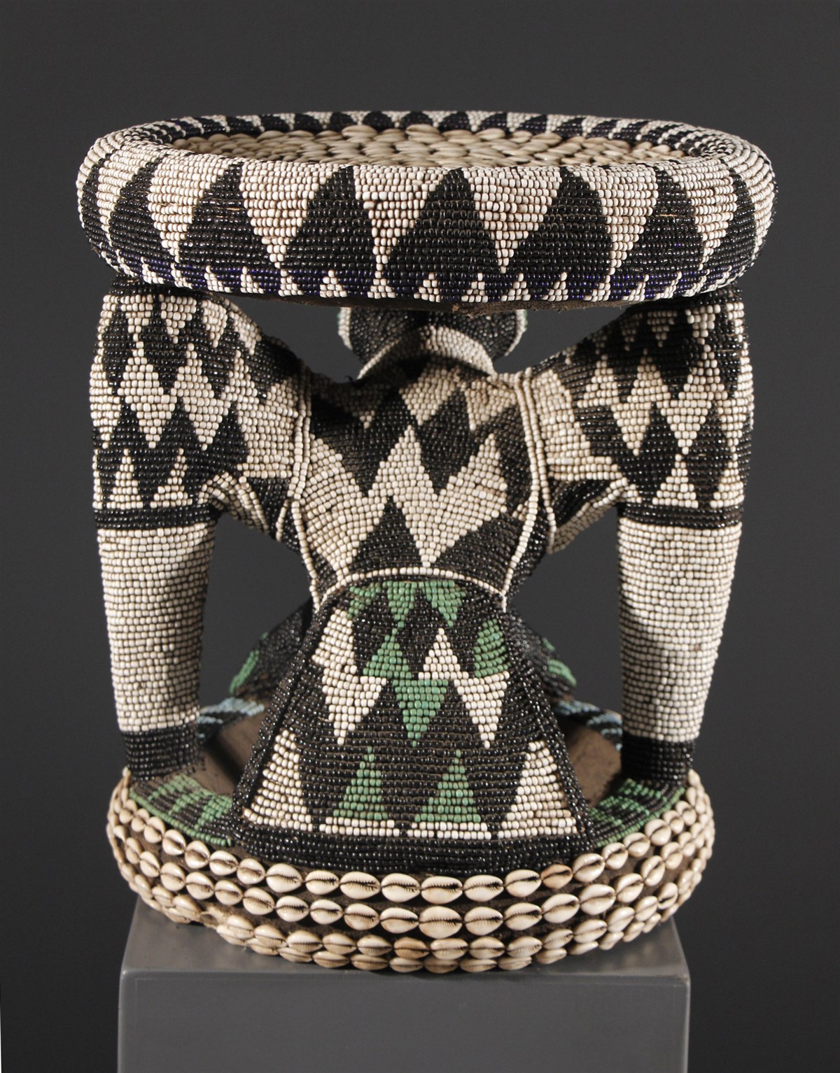 Tabouret royal perlé Bamiléké (6766) - Tabourets Bamileke - Art africain